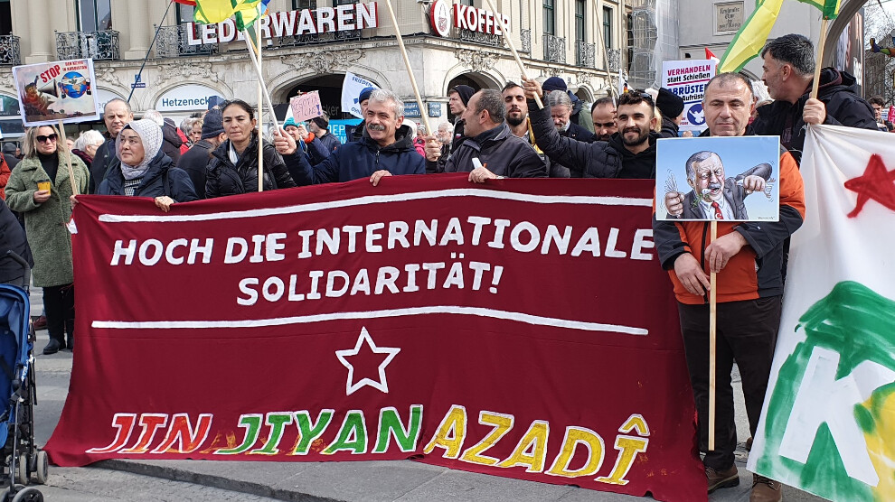 ANF | „Jin Jiyan Azadî“ bei Anti-Siko-Demonstration in München ANF | „Jin Jiyan Azadî“ bei Anti-Siko-Demonstration in München